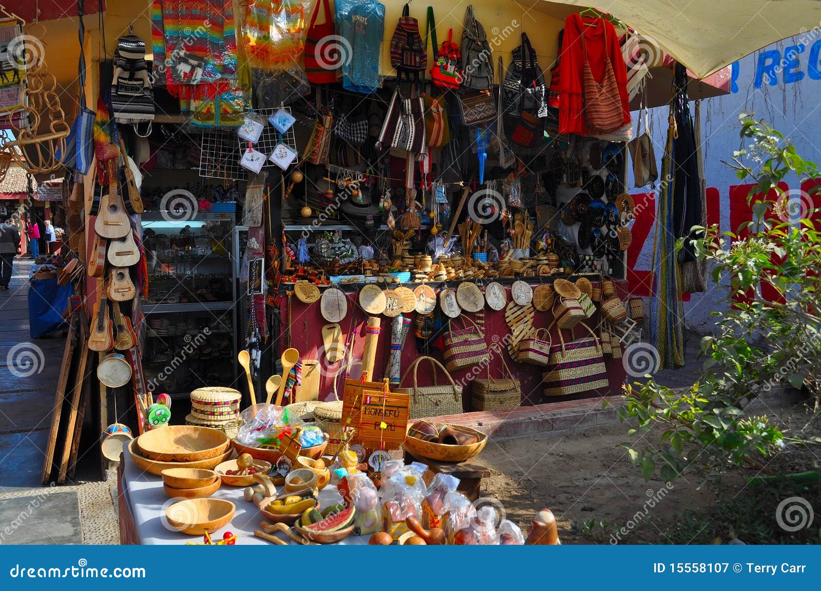 Koopwaar in Peruviaanse Winkel Stock Afbeelding - Image of winkelen ...
