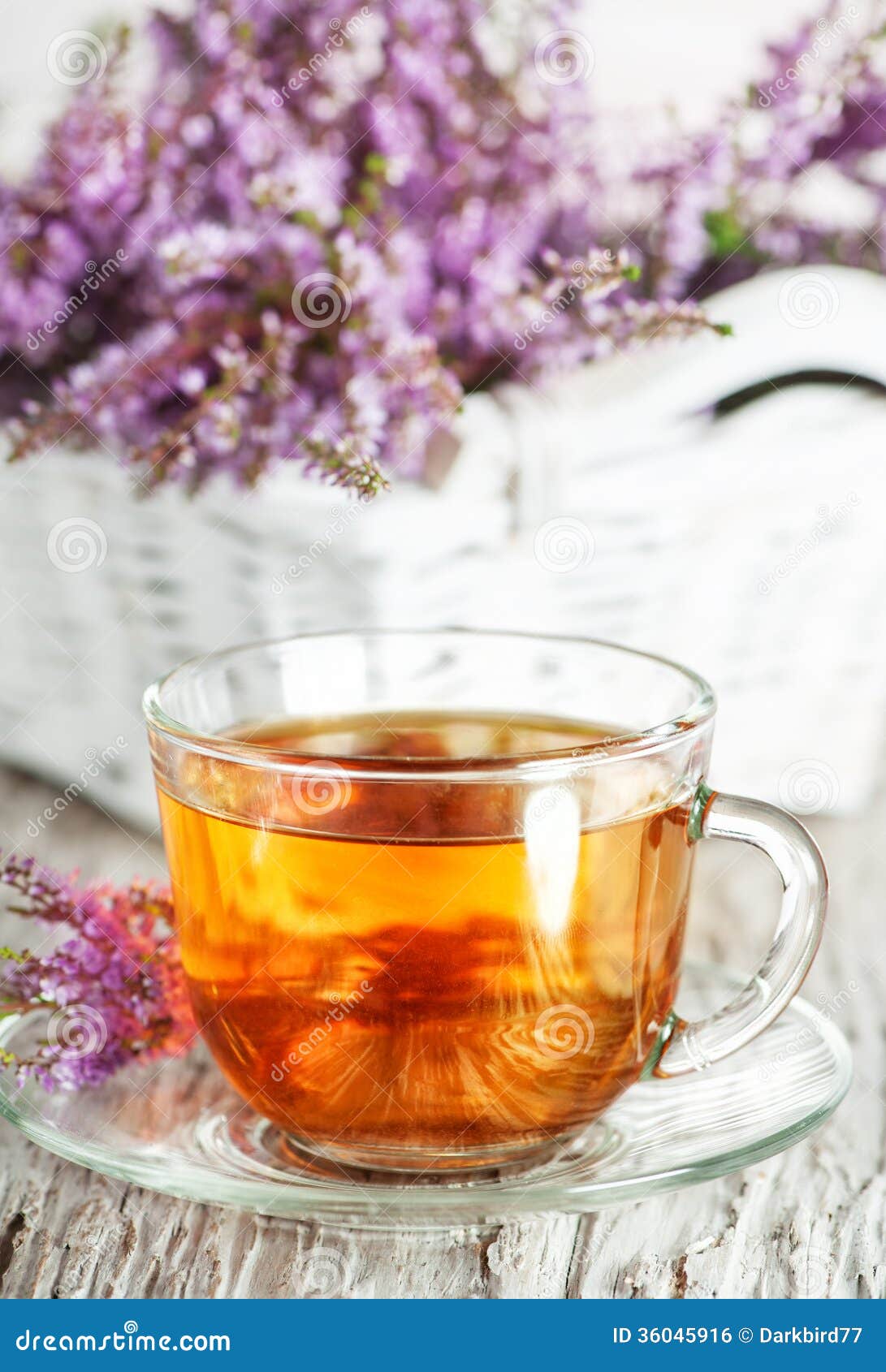 Kop thee en tak van heide stock foto. Image of drank - 36045916