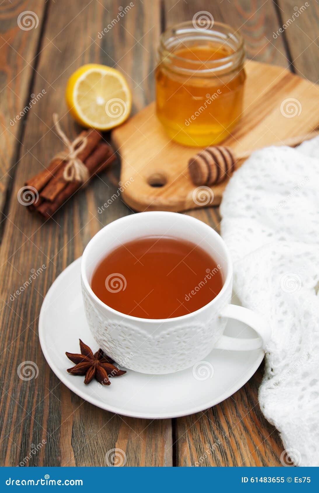 Kop thee met honing stock afbeelding. Image of vrucht - 61483655