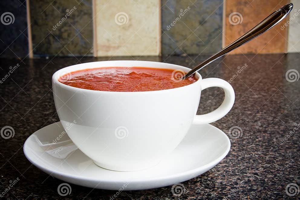 Kop van soep stock afbeelding. Image of soep, gezond, vers - 7350001