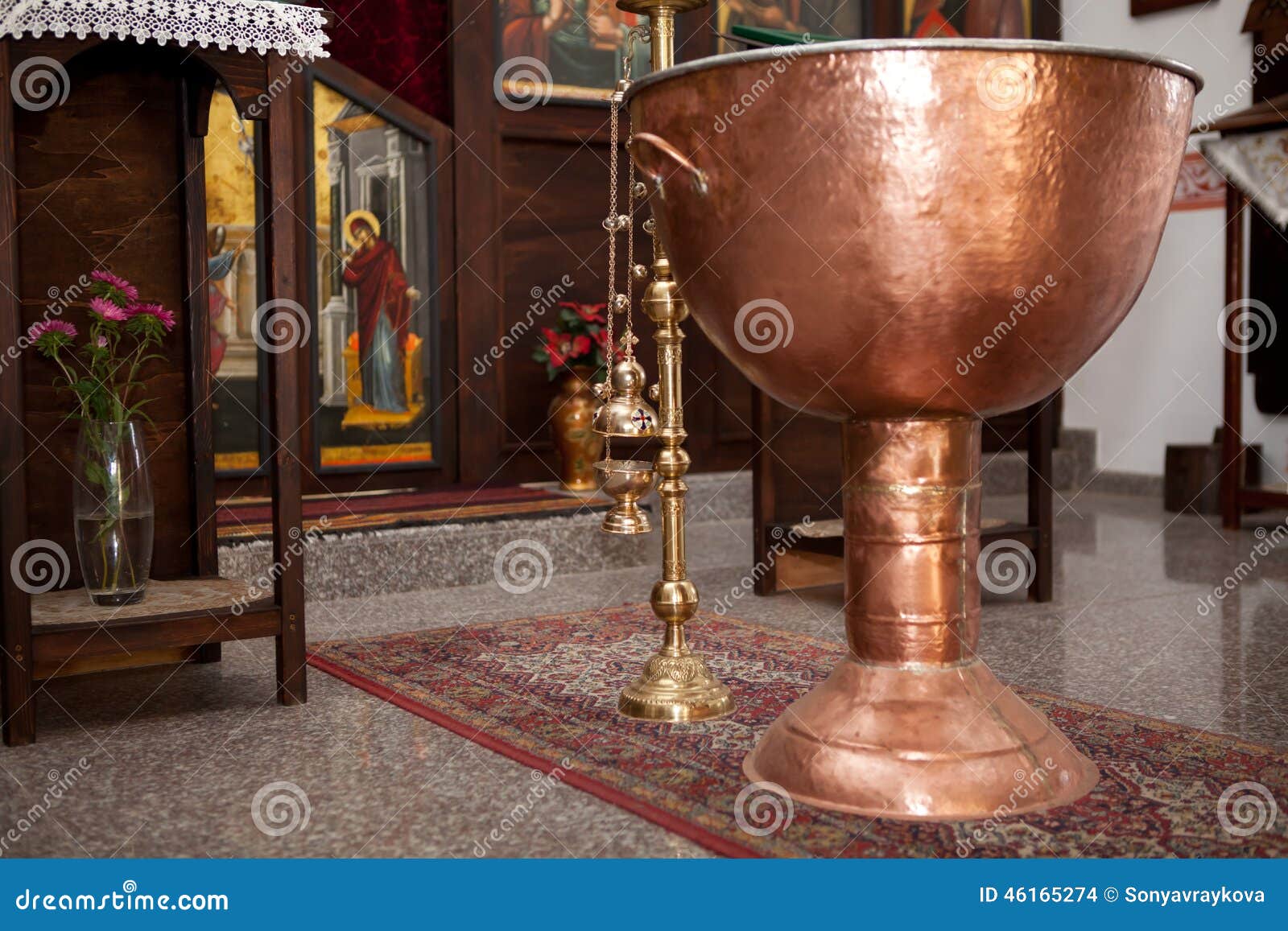 Koperdienblad Voor Bulgaarse Orthodoxe Het Dopen Ceremonie Stock Foto ...
