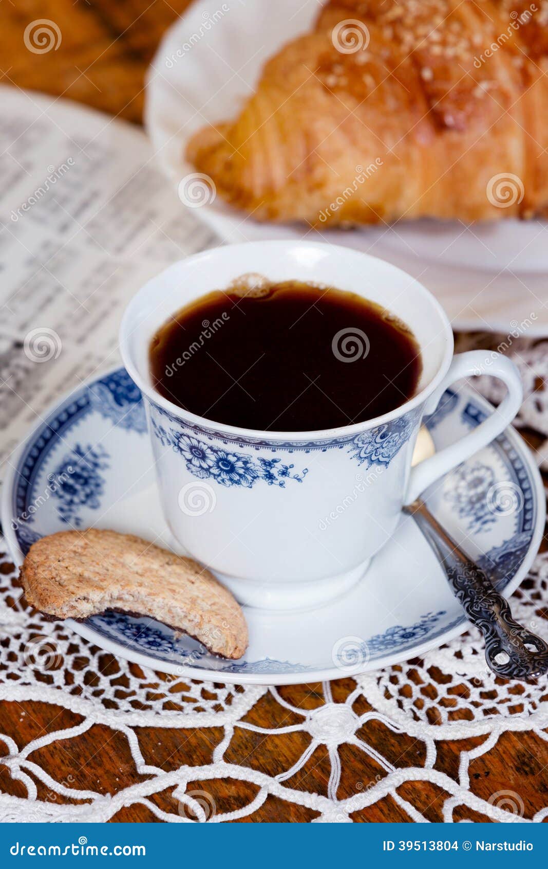 Kopp Kaffe, Kaka Och Giffel Arkivfoto - Bild av artikel, stängning ...