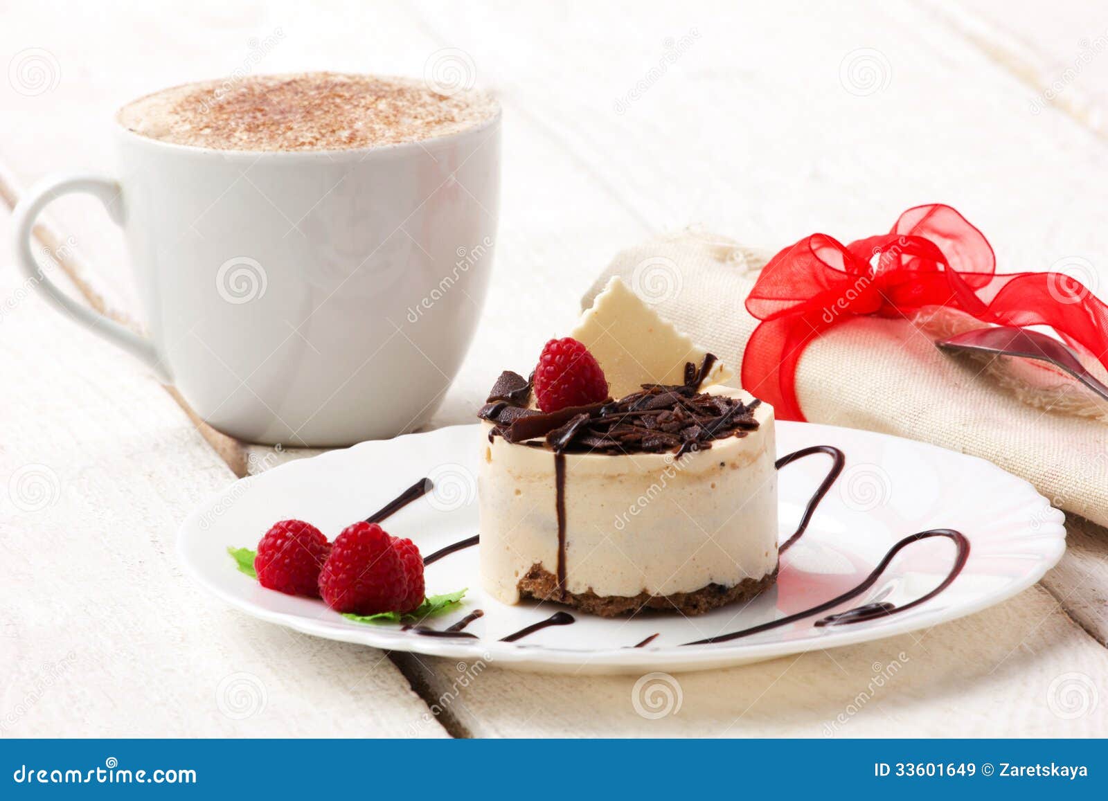 Kopp-kaka och kaffe fotografering för bildbyråer. Bild av kaffe - 33601649