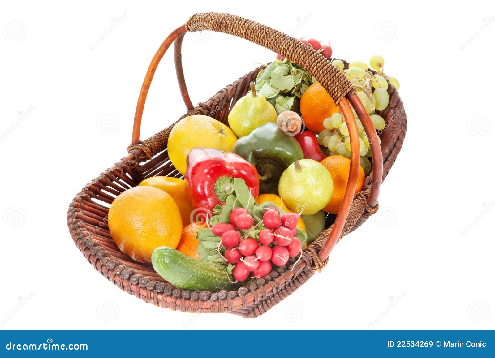 Korb mit Obst und Gemüse stockbild. Bild von bunt, getrennt - 22534269