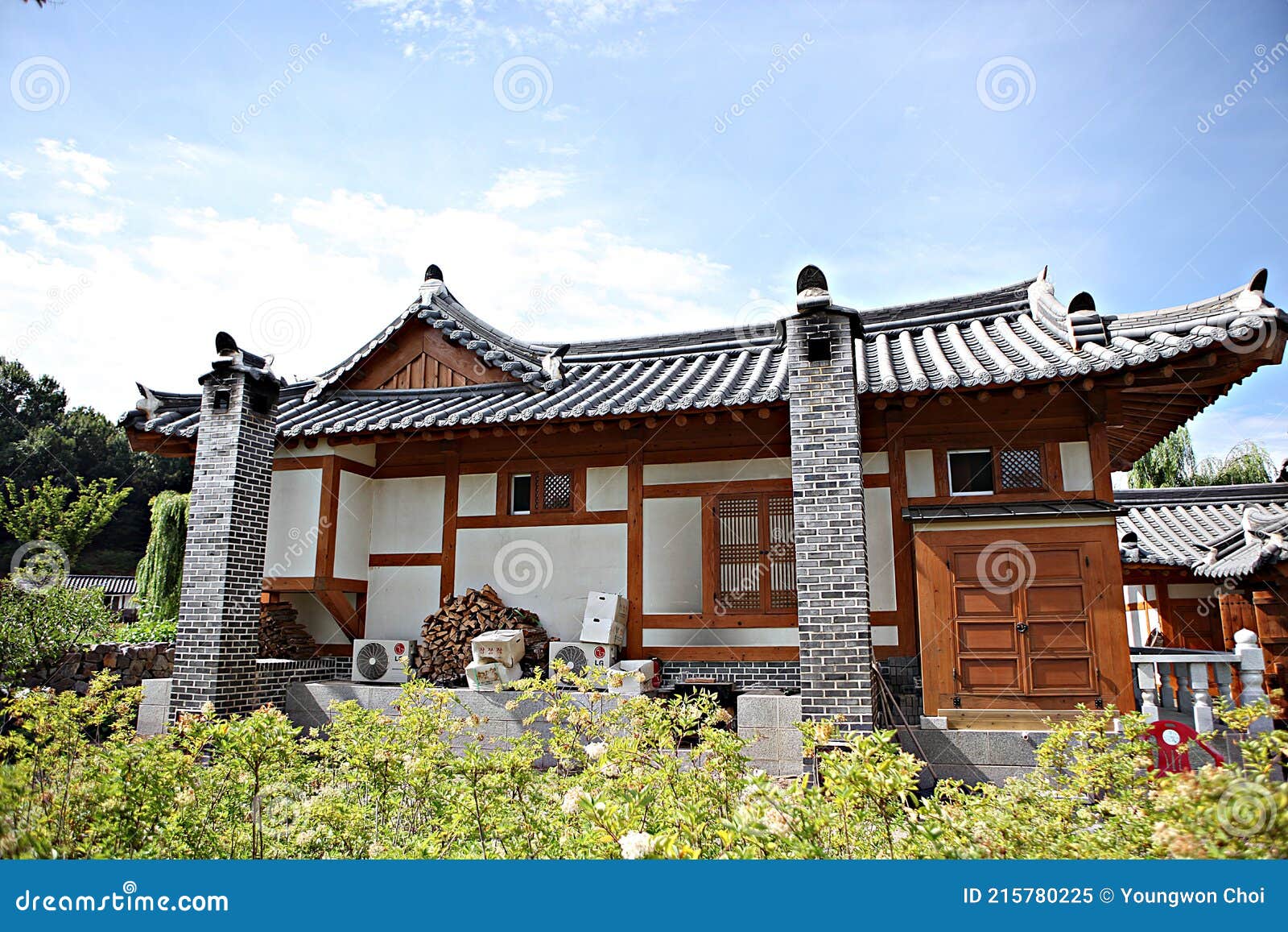 Korea house editorial image. Image of preservation, traditional - 215780225