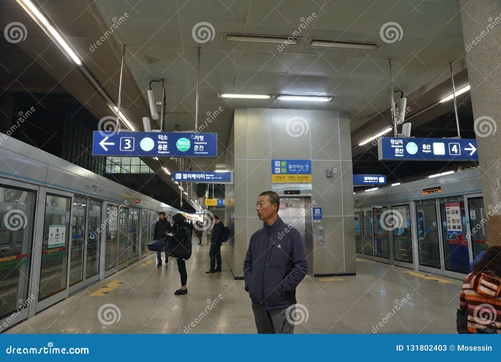 MTR HKU Station Platform - The Extension Of Island Line To Western ...