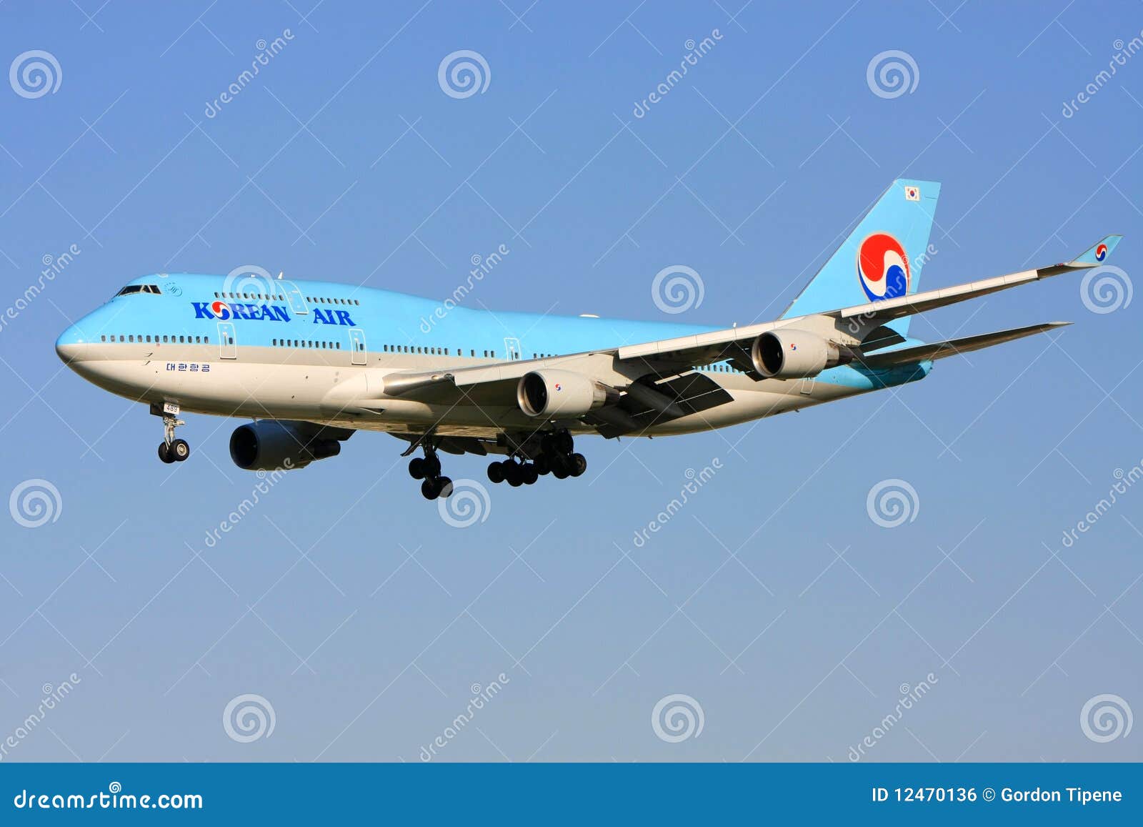 Korean Airlines Boeing 747 in Flight. Editorial Photo - Image of flying ...