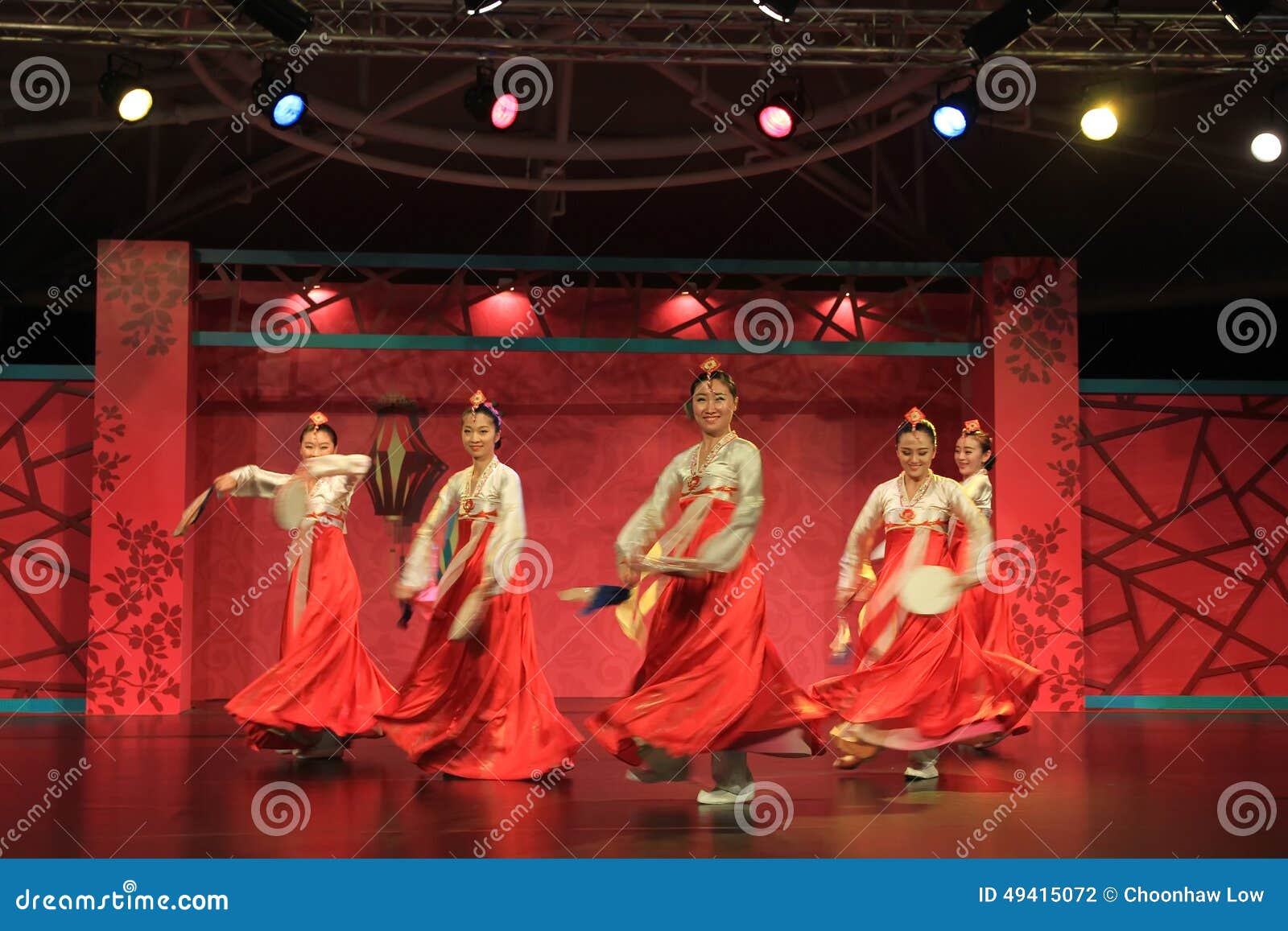 Korean dance 1 editorial photography. Image of south - 49415072