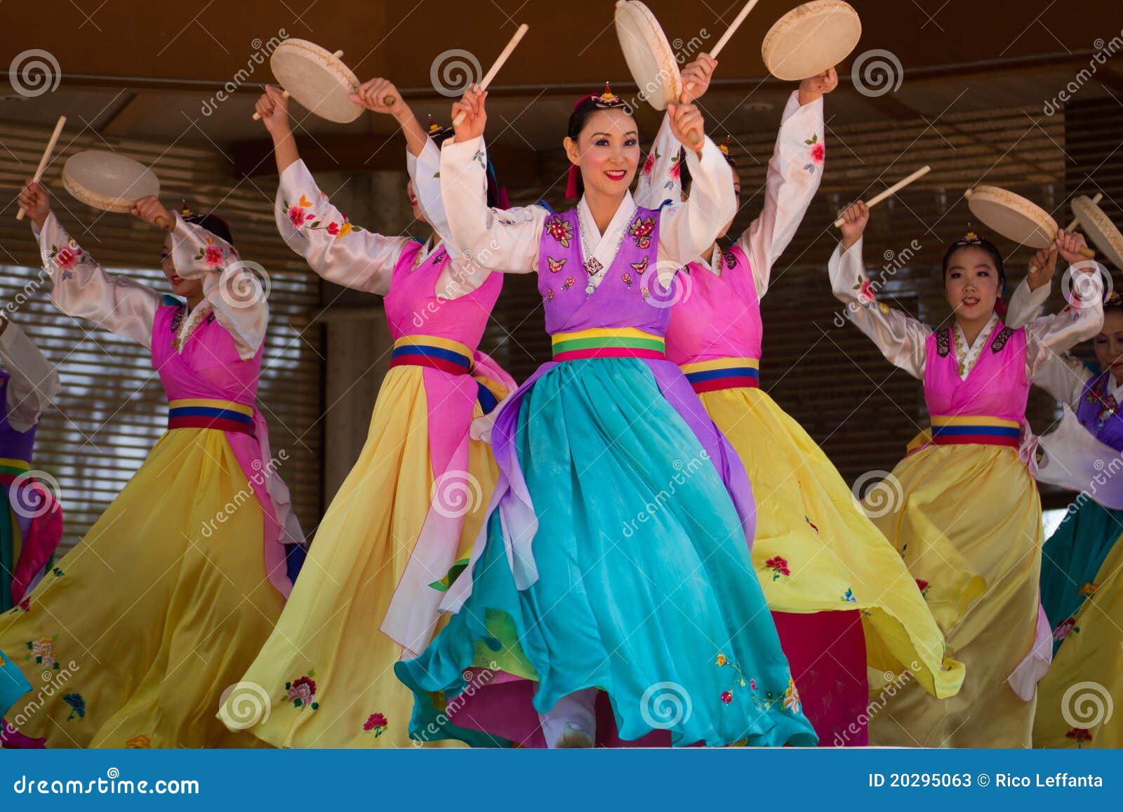 Korean dancers editorial stock photo. Image of park, dance - 20295063