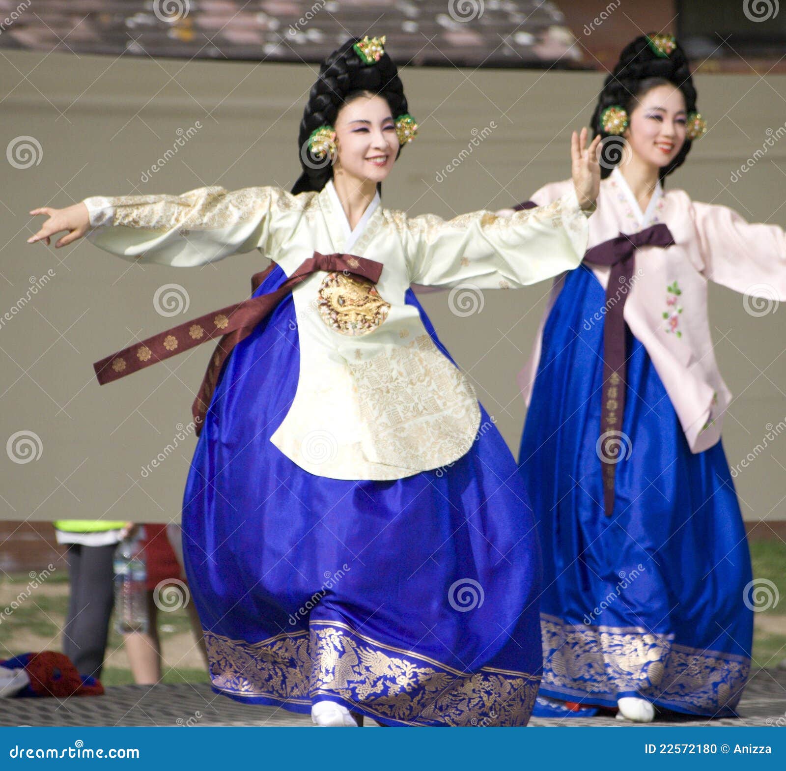 Korean Ethnic Dance Performance Editorial Image - Image of korea ...