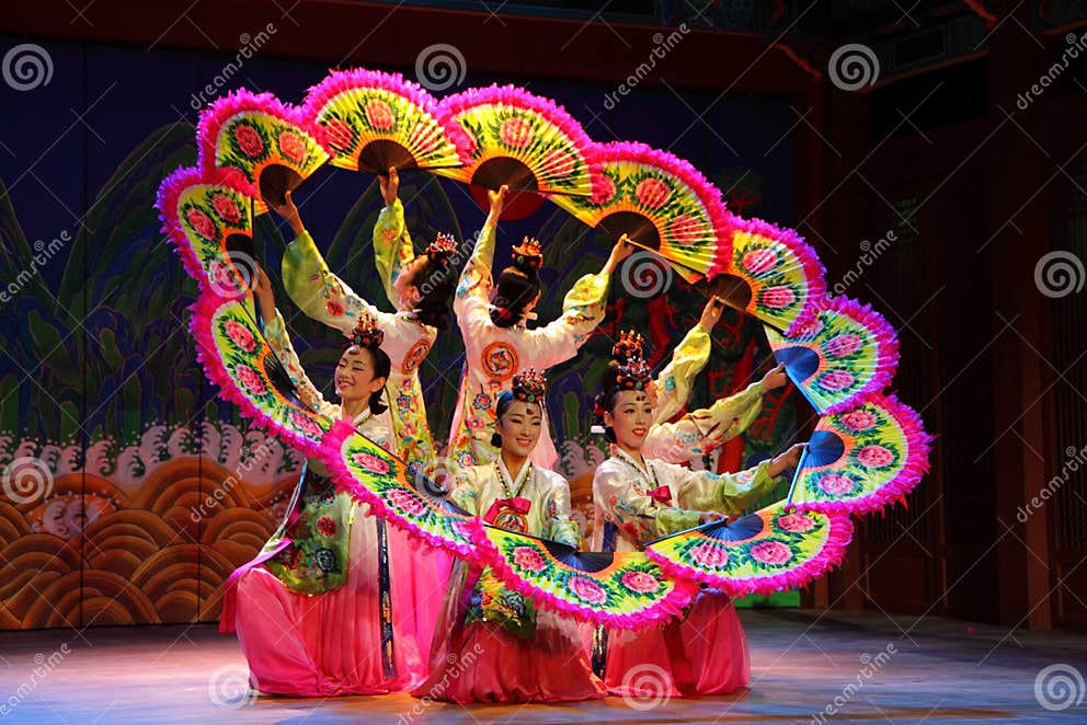 Korean Fan Dance, Seoul, South Korea Editorial Stock Image - Image of ...