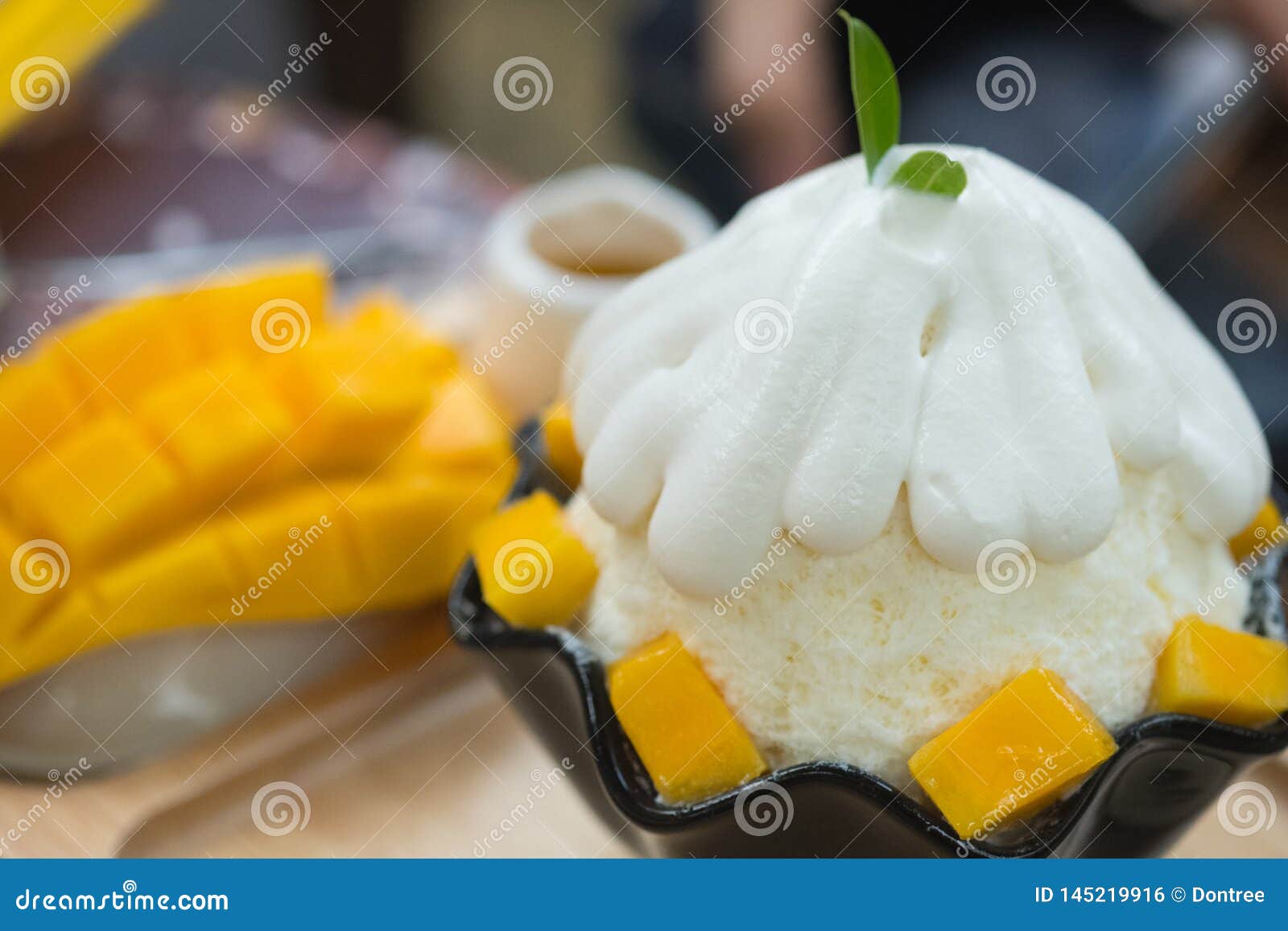 Korean Style Fresh Mango Shaved Ice Stock Photo - Image of summer, bowl ...