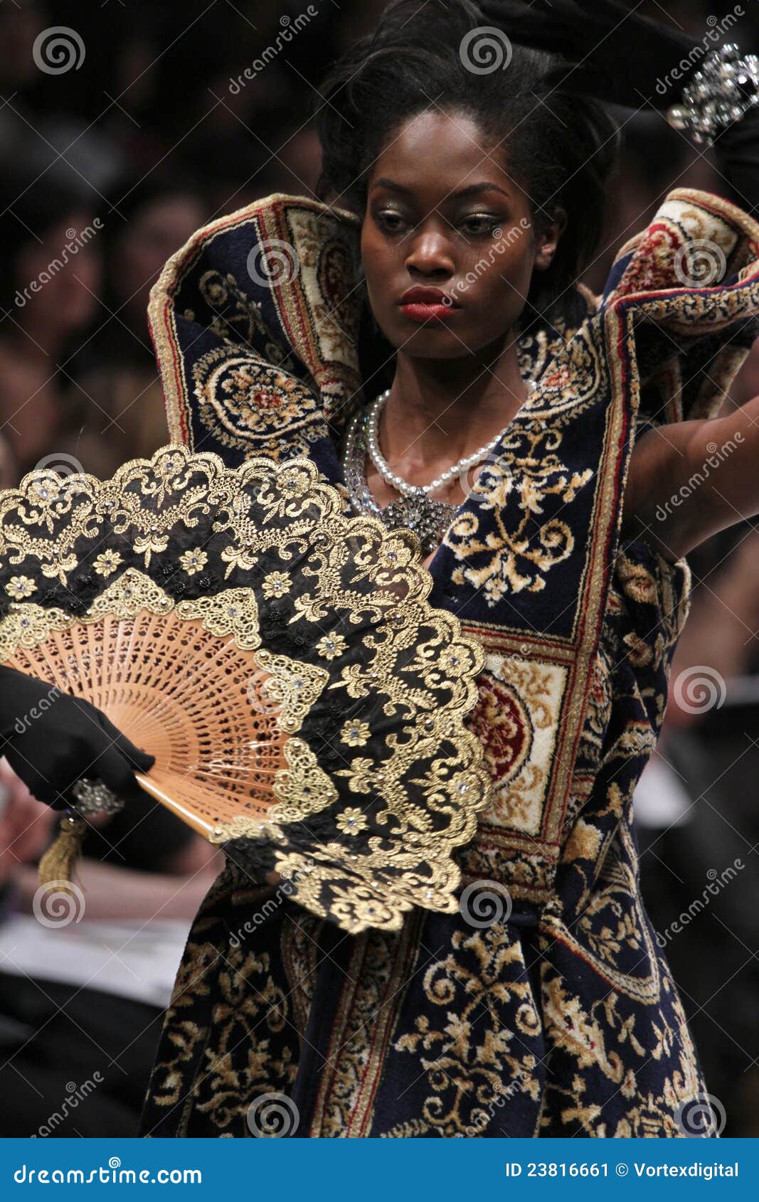 Korhani Home Runway Show 2012 Editorial Photo - Image of pose, gold ...