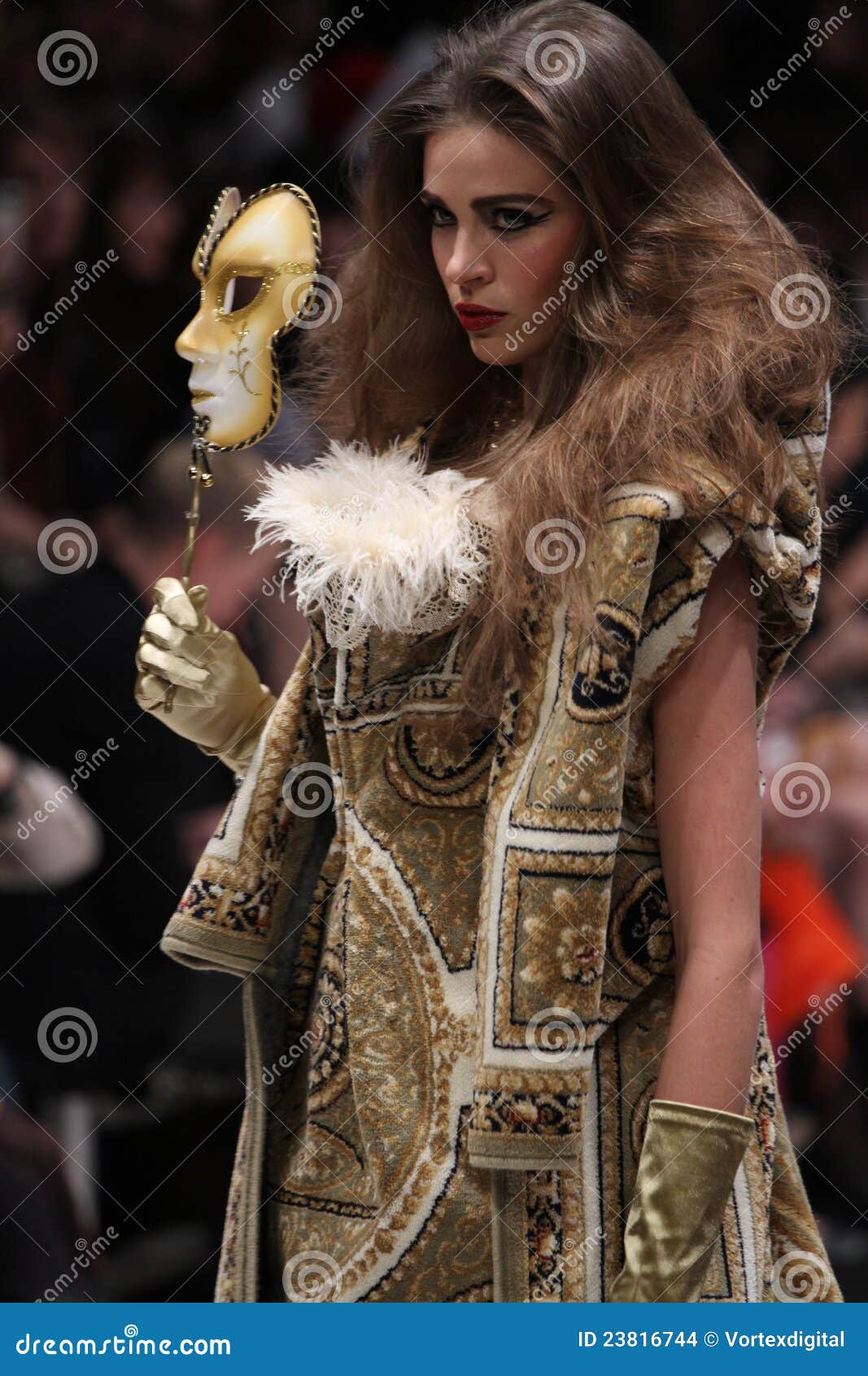 Korhani Home Runway Show 2012 Editorial Stock Image - Image of fall ...