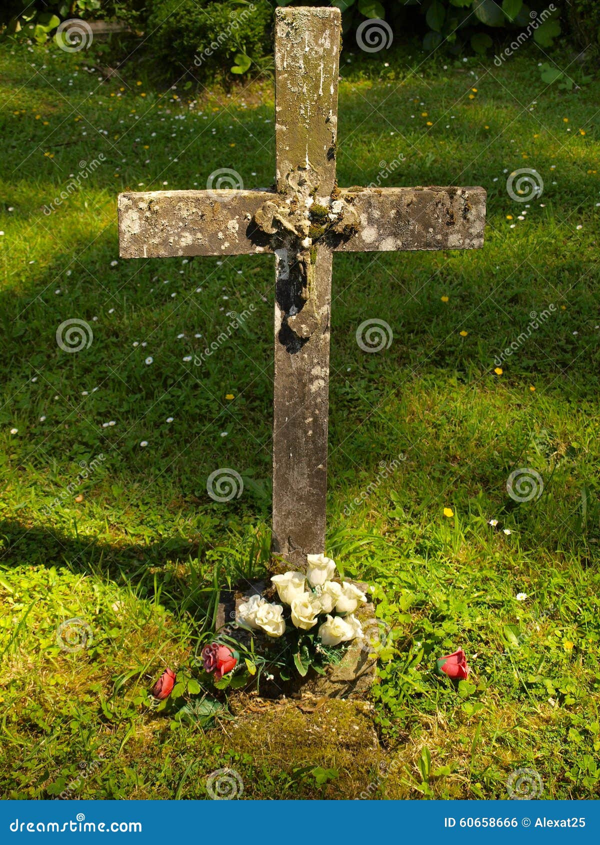 Kors i en grav arkivfoto. Bild av gammalt, religion, dött - 60658666