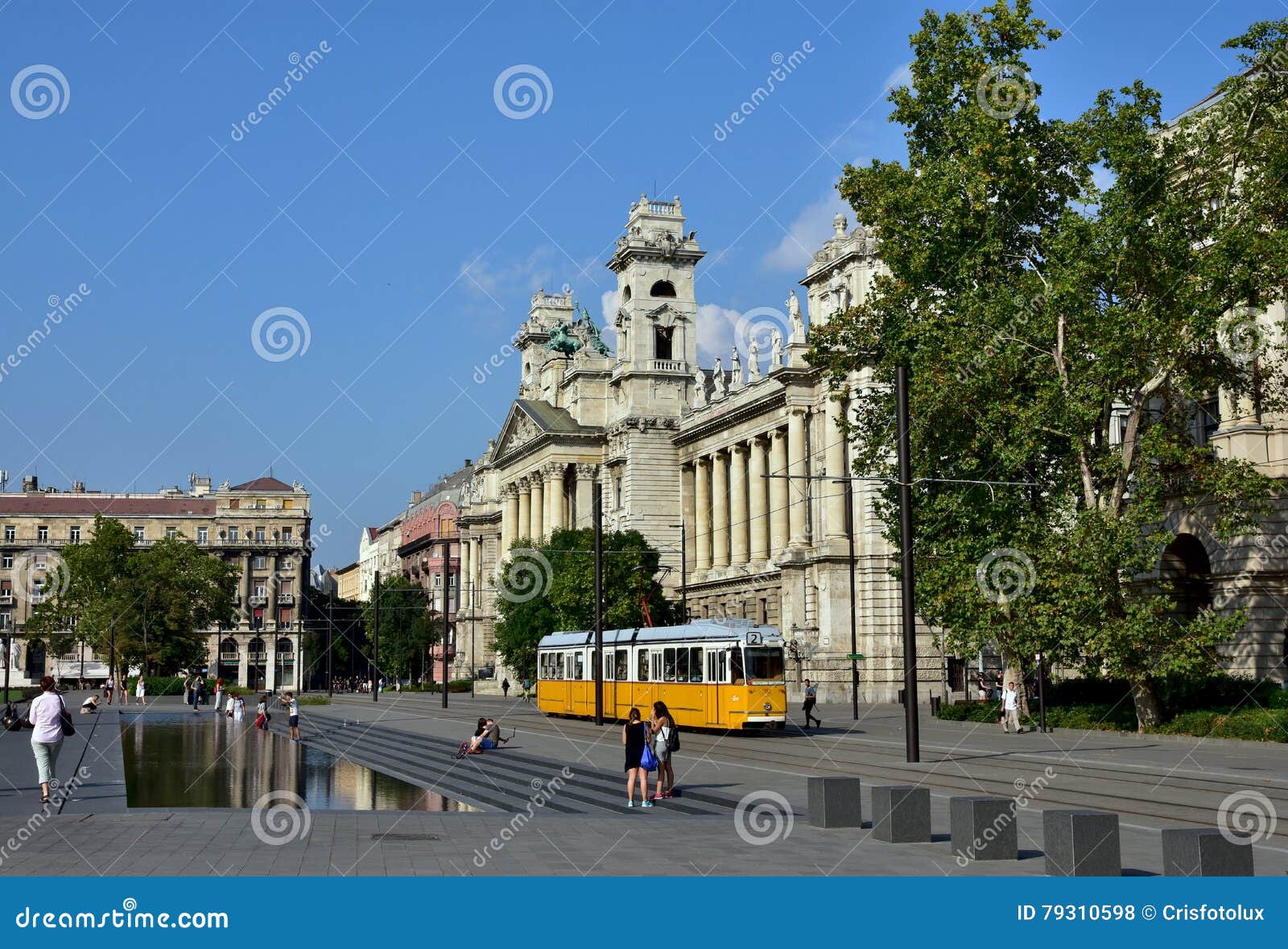 Kossuth Ter Und Ethnographisches Museum in Budapest Redaktionelles ...