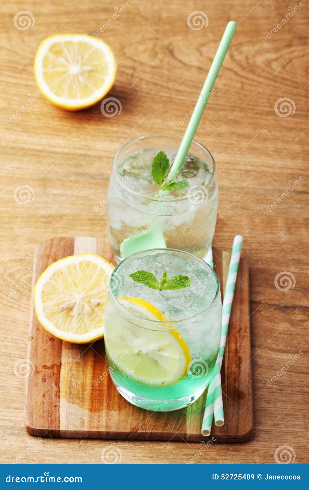 Koude Frisdrank Van Appelstroop En Munt Stock Afbeelding - Image of ...