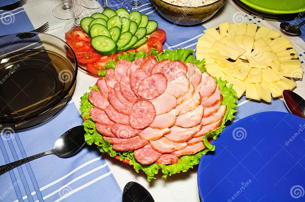 Koude snacks stock afbeelding. Image of verglaasd, kaas - 14038433