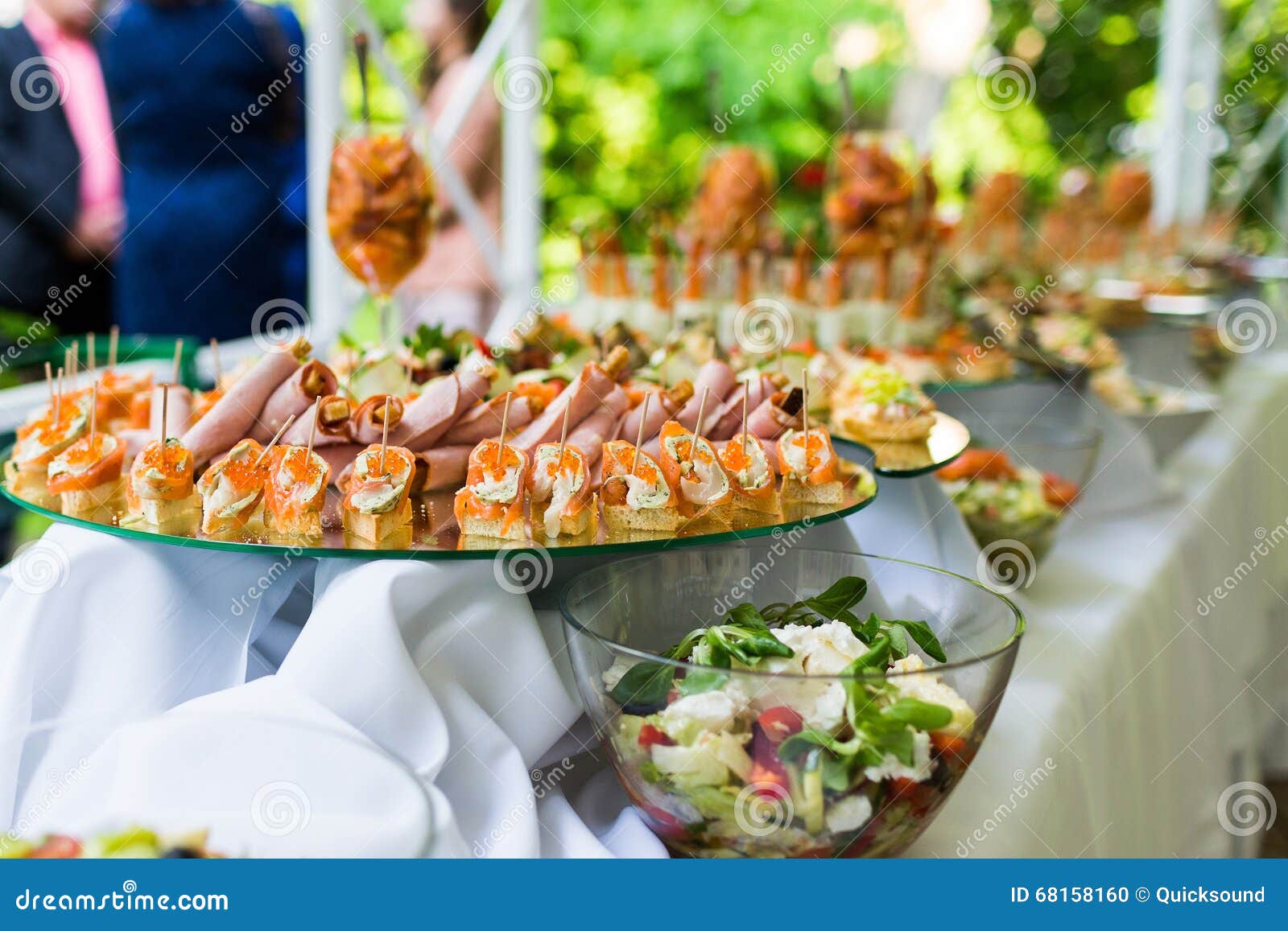 Koude Snacks Op Banketlijst Stock Foto - Image of verfraaid, mini: 68158160