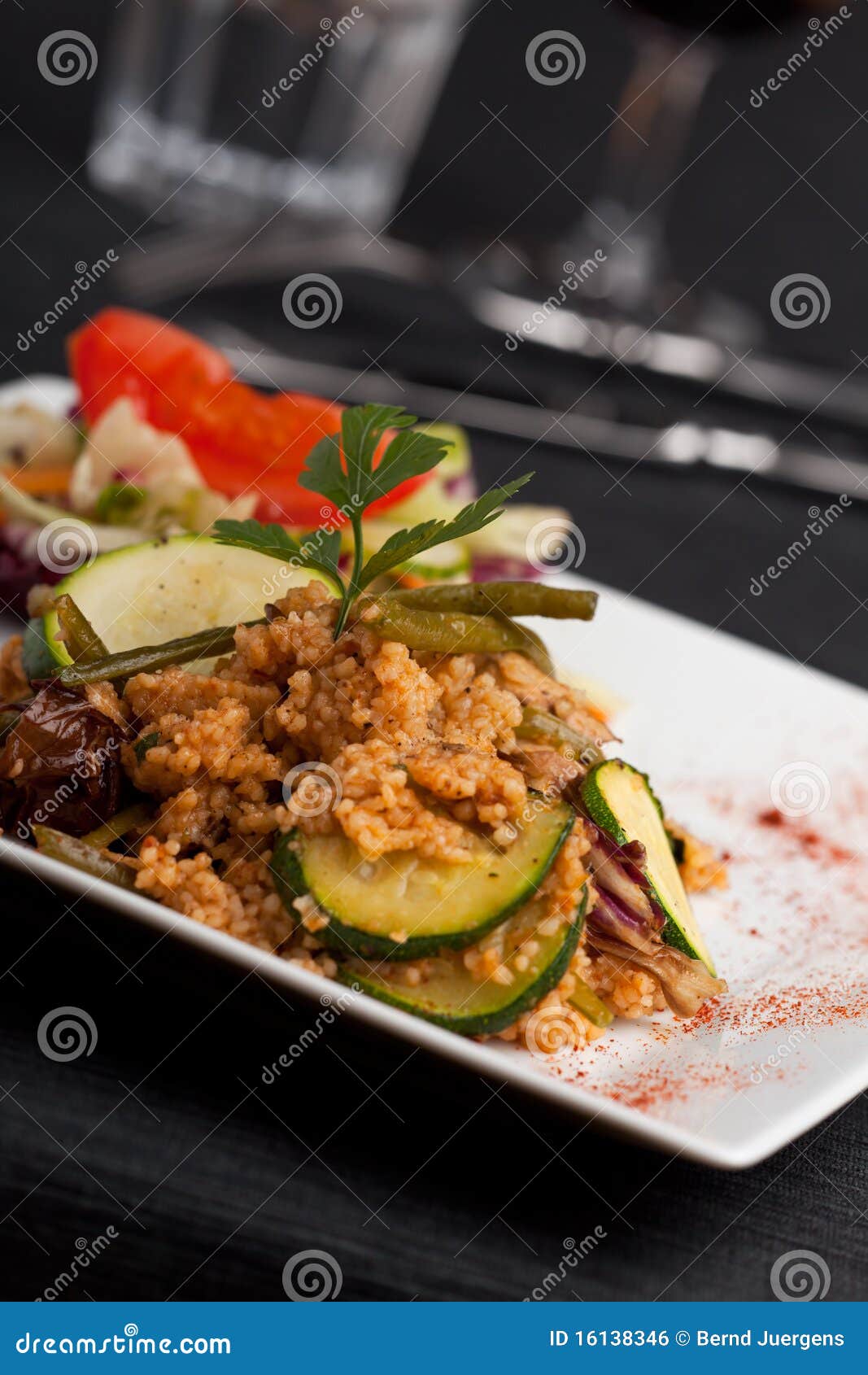 Kouskous stock foto. Image of tabouleh, traditioneel - 16138346