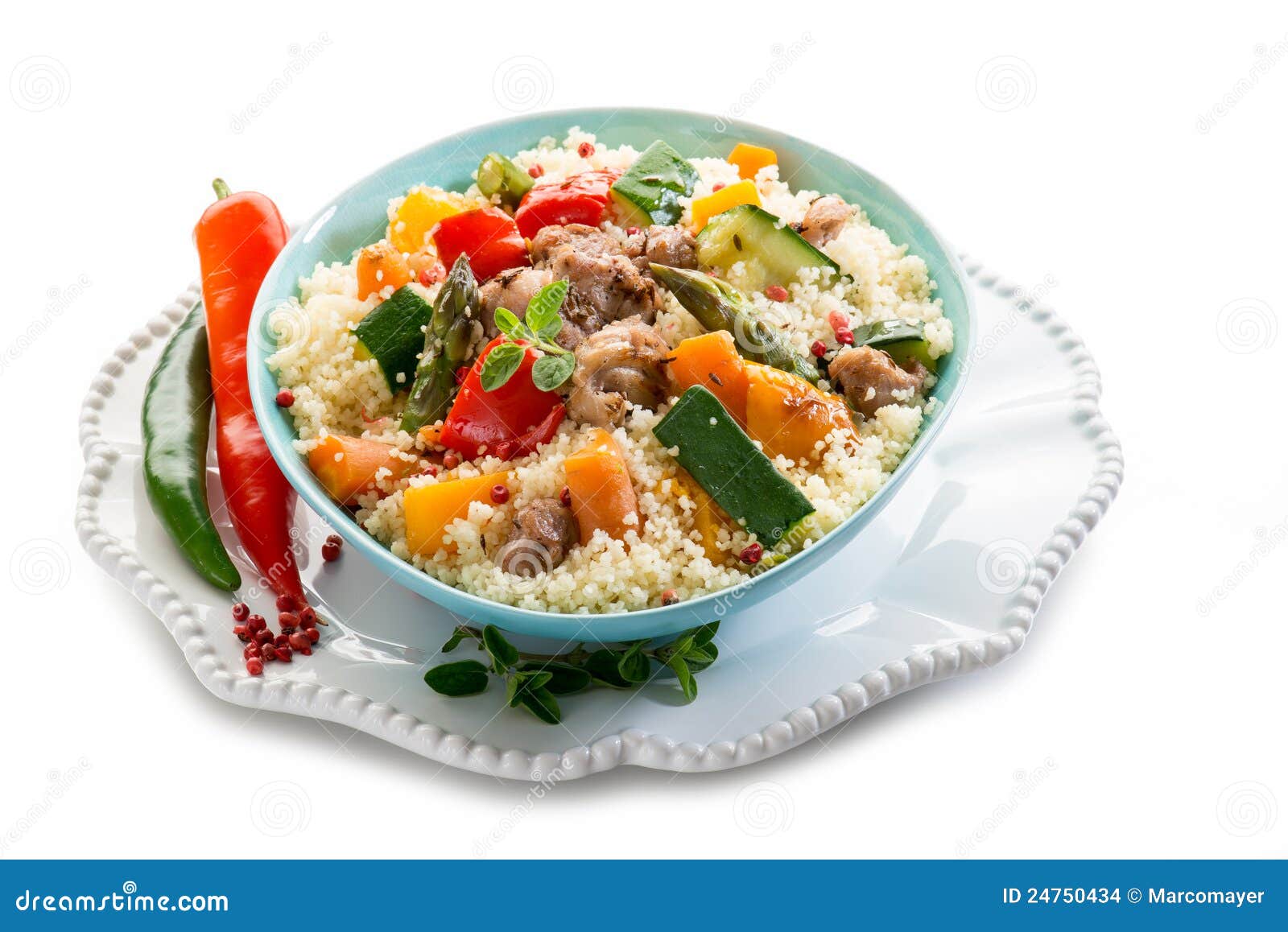 Kouskous met vlees stock foto. Image of noord, maaltijd - 24750434