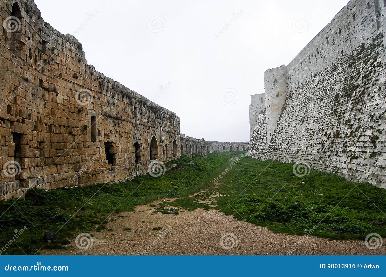 Krak Des Chevaliers Castle - Syria Stock Photo - Image of roman, castle ...
