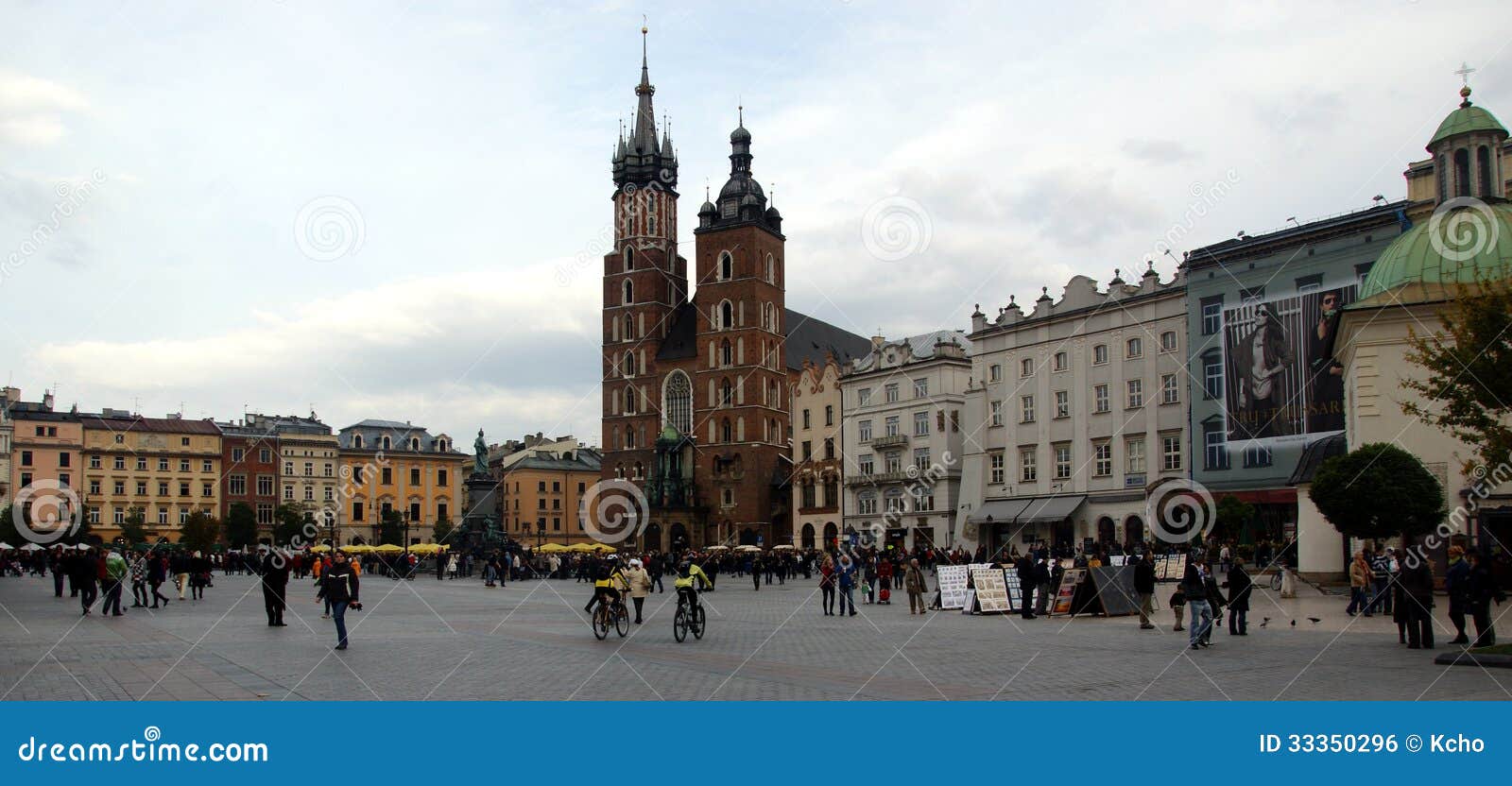 Krakow square editorial photo. Image of downtown, baroque - 33350296