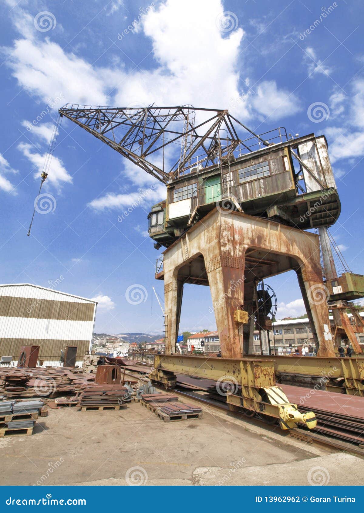 Kran stockfoto. Bild von industrie, himmel, schön, wetter - 13962962
