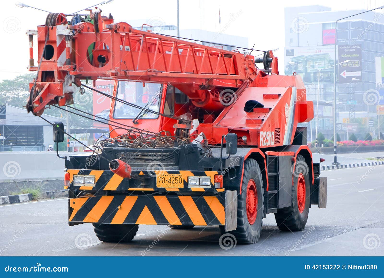 Kran-LKW redaktionelles stockfotografie. Bild von handel - 42153222