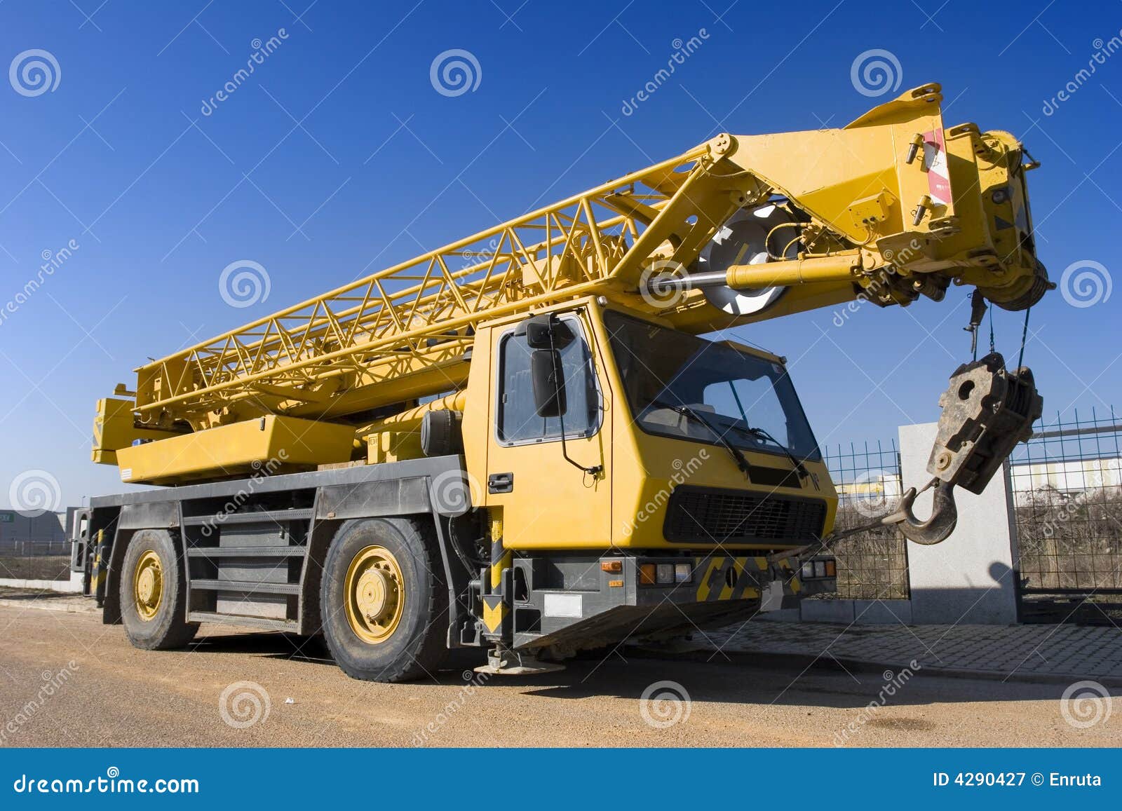 Kran-LKW stockbild. Bild von hintergrund, gelb, maschinerie - 4290427