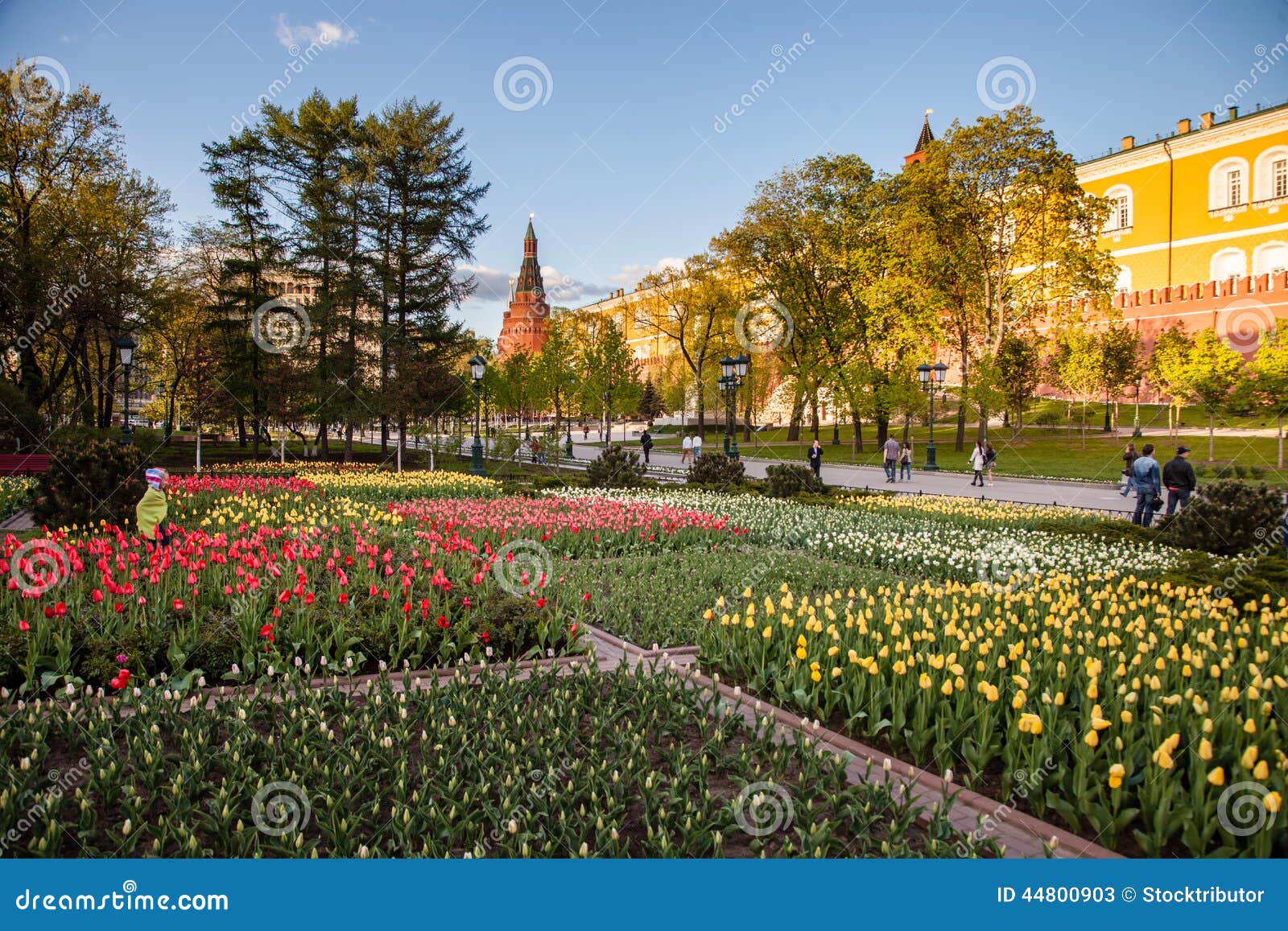 Kremlin Garden with Flowers in Moscow Editorial Stock Photo - Image of ...