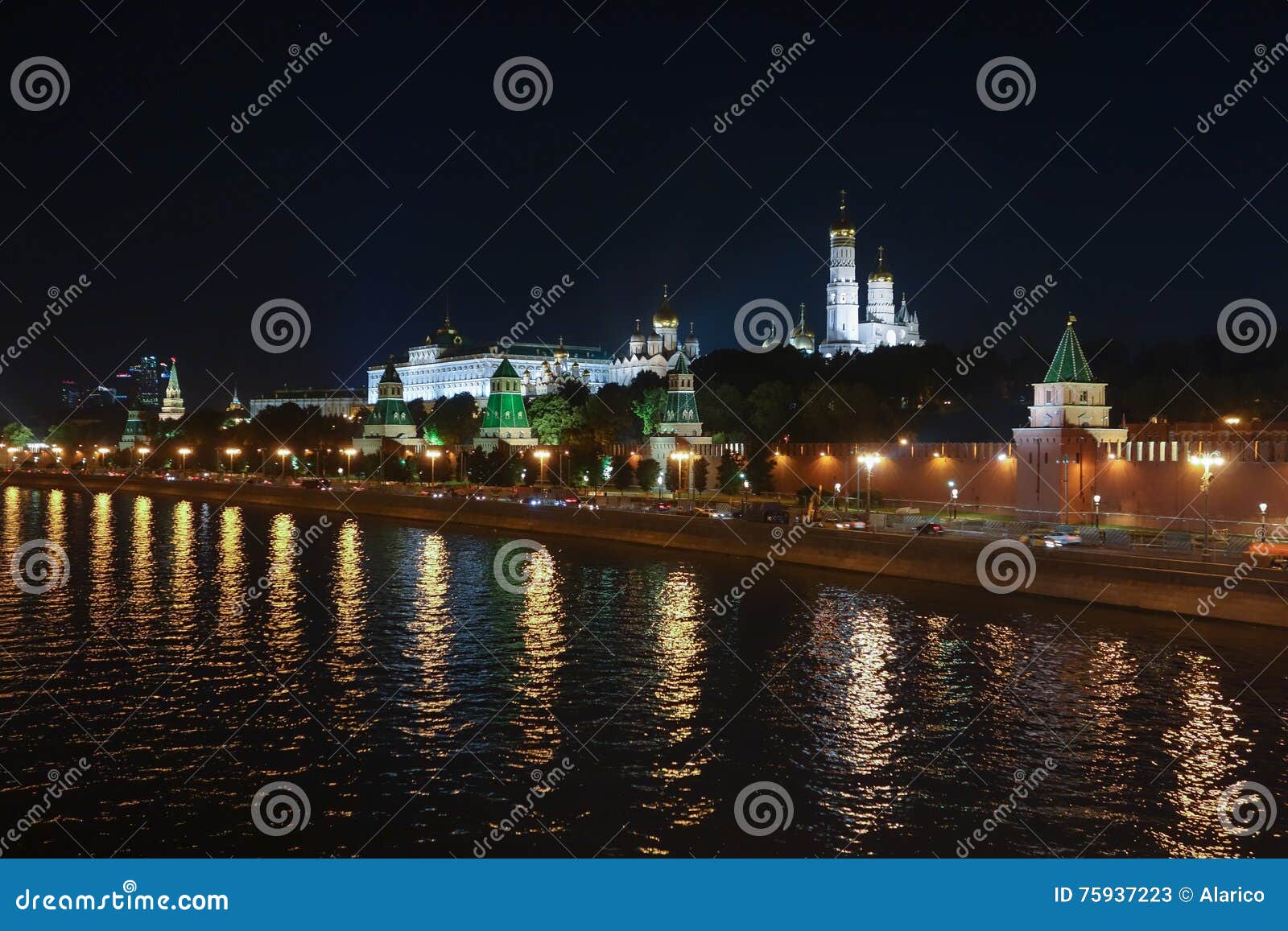 Kremlin Red Wall in Moscow editorial stock photo. Image of towers ...
