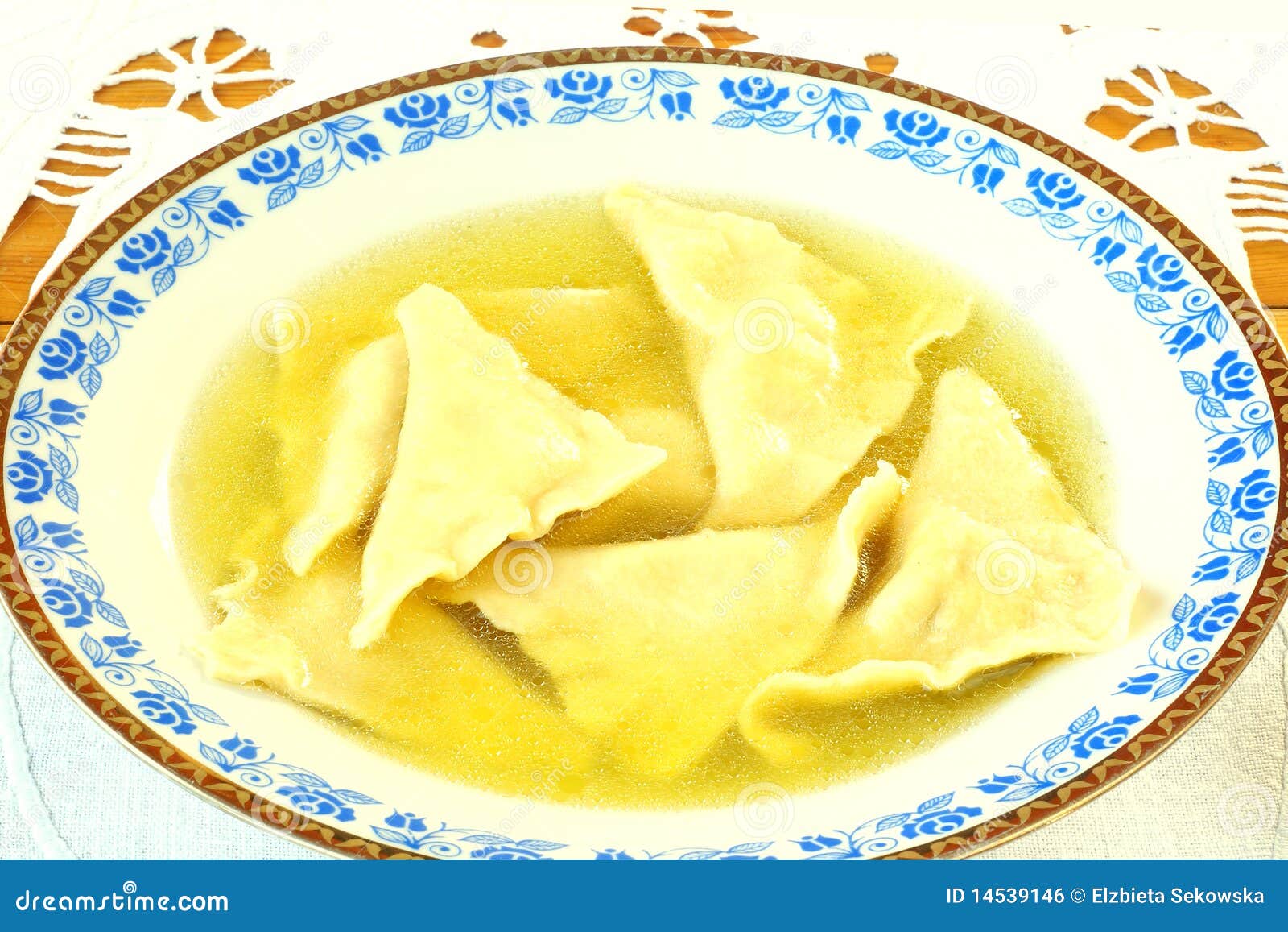 Kreplach - Ravioli Juifs En Potage De Poulet Photo stock - Image du ...
