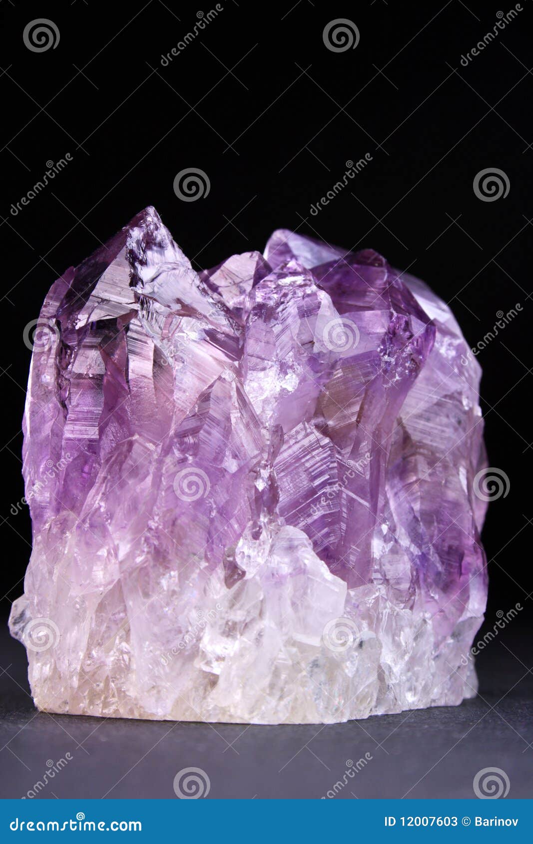 Kristallen Van Magenta Amethist Stock Afbeelding - Image of kostbaar ...