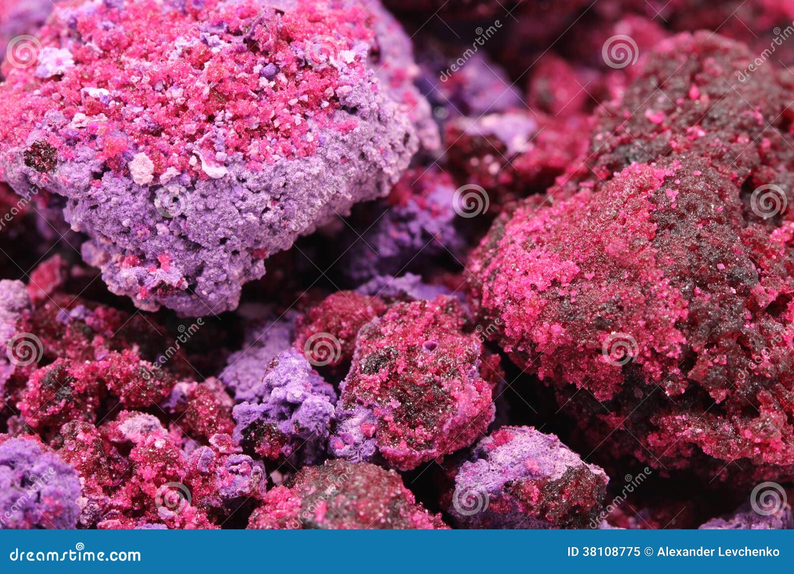 Kristalstructuur van rood stock afbeelding. Image of geïsoleerd - 38108775