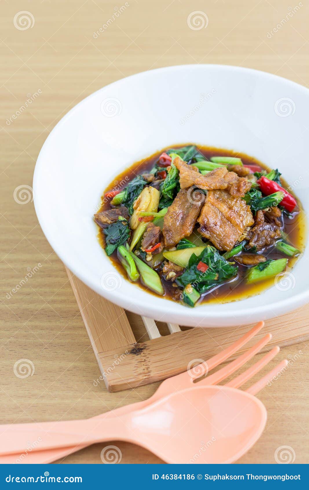 Krob Del MOO De Kana (comida Tailandesa) Foto de archivo - Imagen de ...