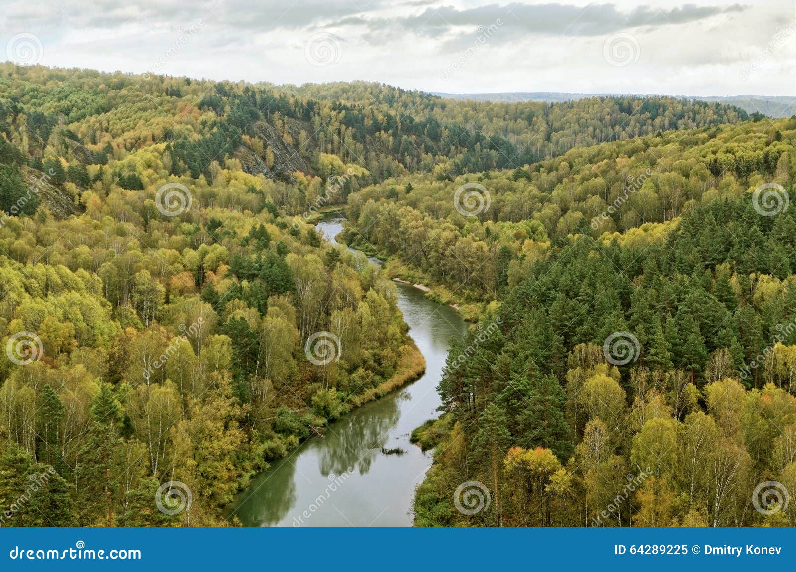 Kromming Van De Rivier in De Herfst Stock Afbeelding - Image of meer ...