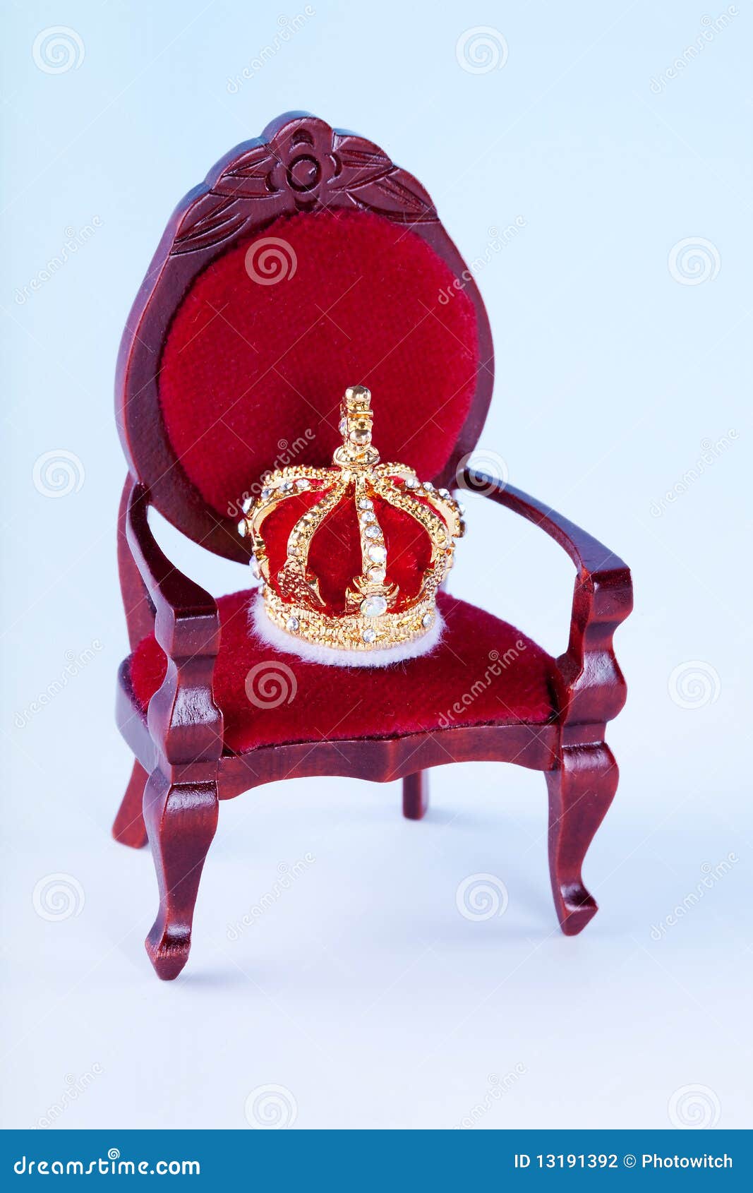 Krone und Thron stockfoto. Bild von königlich, königin - 13191392