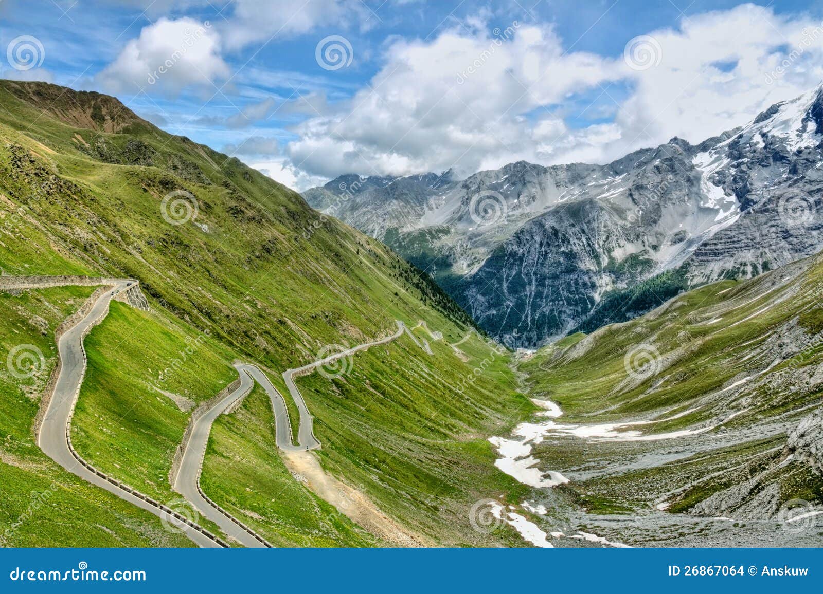 Kronkelige weg in Alpen stock foto. Image of reis, kromme - 26867064