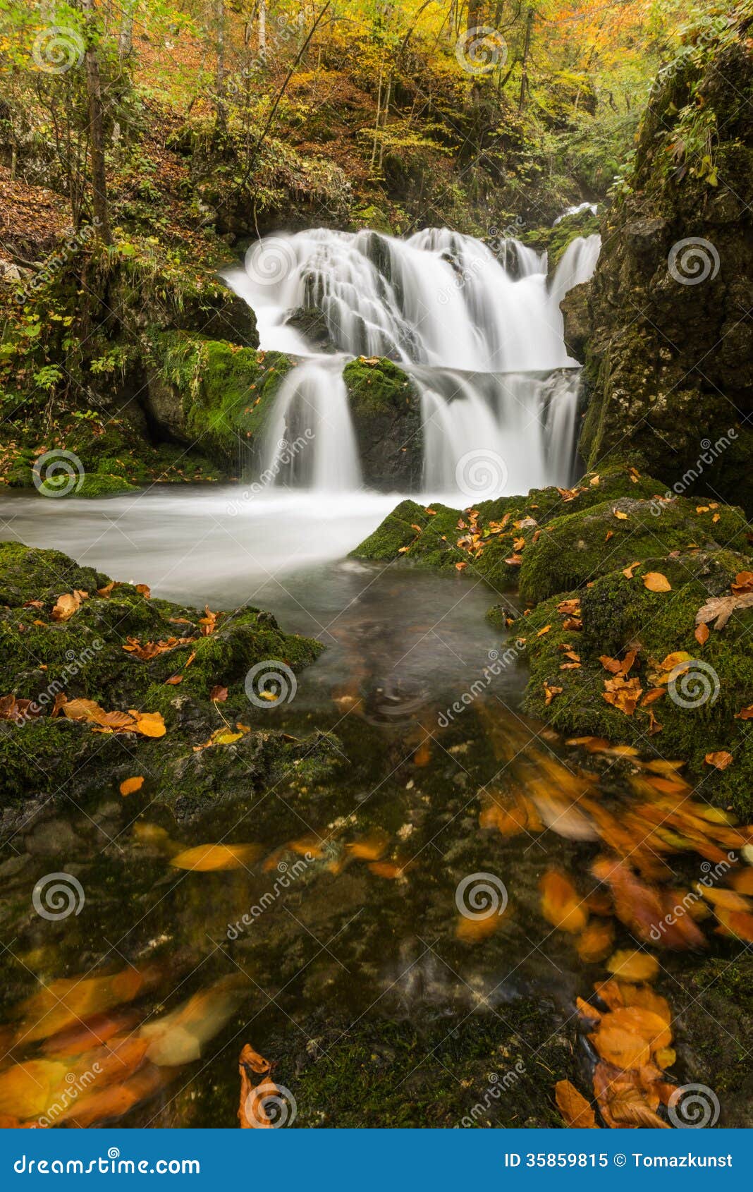 Kropa-Kaskaden stockbild. Bild von slowenien, herbst - 35859815