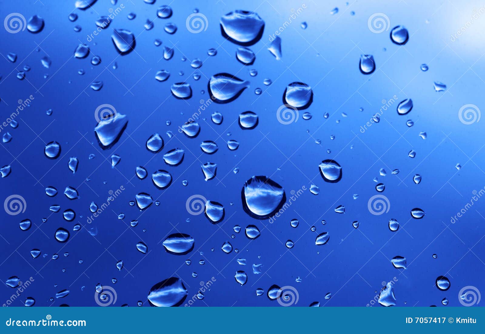 Kropli woda obraz stock. Obraz złożonej z abstrakt, kropelki - 7057417