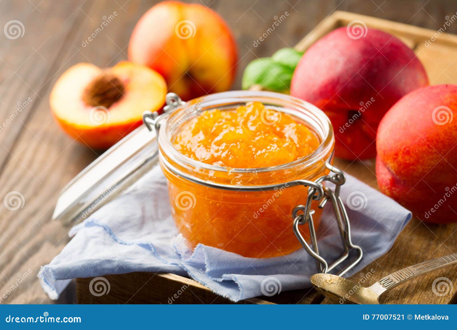 Kruik Perzikjam Met Verse Vruchten Stock Afbeelding - Image of oogst ...