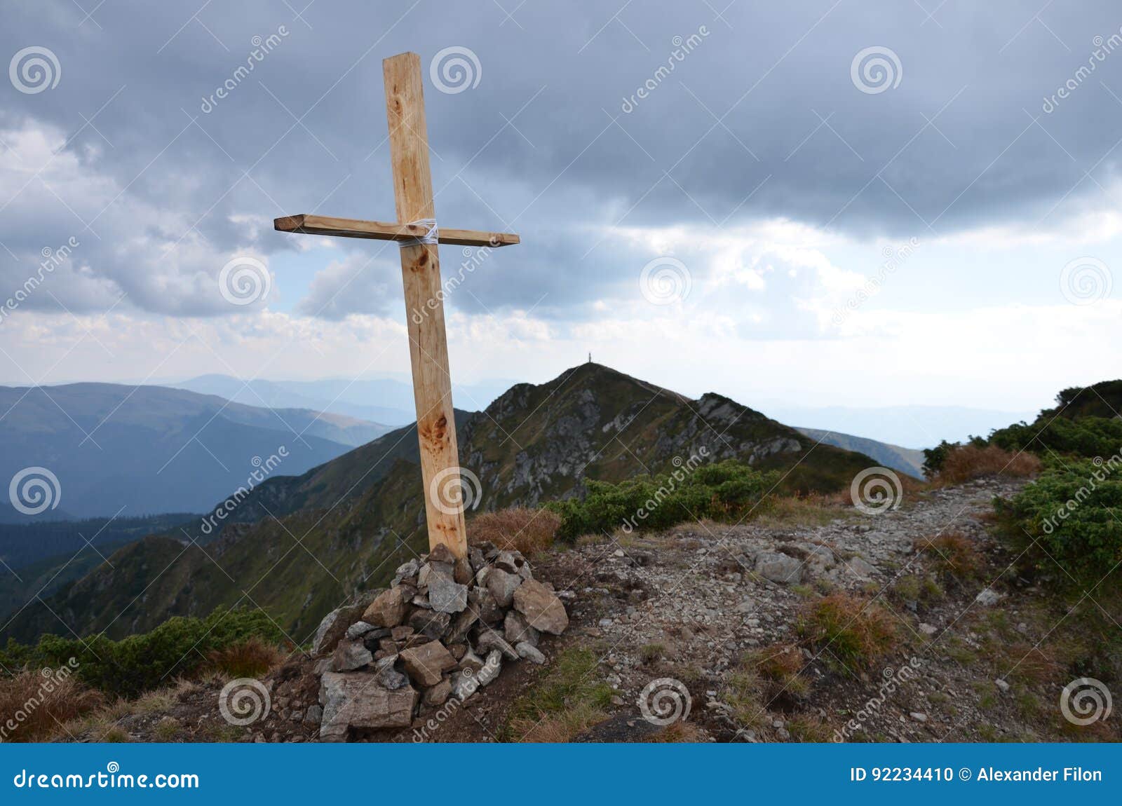 Kruis op de hoogste berg stock foto. Image of nave, openlucht - 92234410