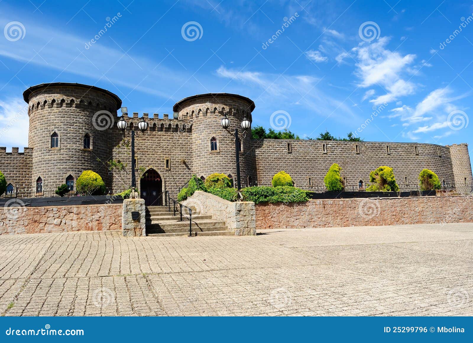 Kryal Castle, Outside Ballarat, a Medieval Style Stock Photo - Image of ...