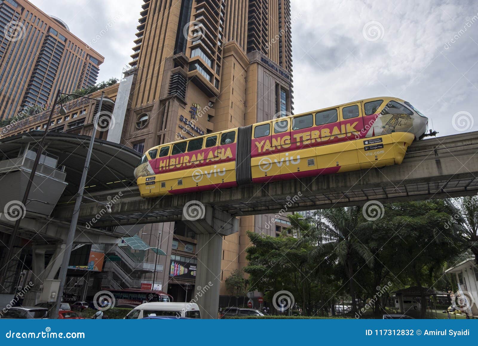 KUALA LUMPUR, MALAYSIA - DECEMBER 31,2017 : KL Monorail Train Passing ... KUALA LUMPUR, MALAYSIA - DECEMBER 31,2017 : KL Monorail Train Passing ...