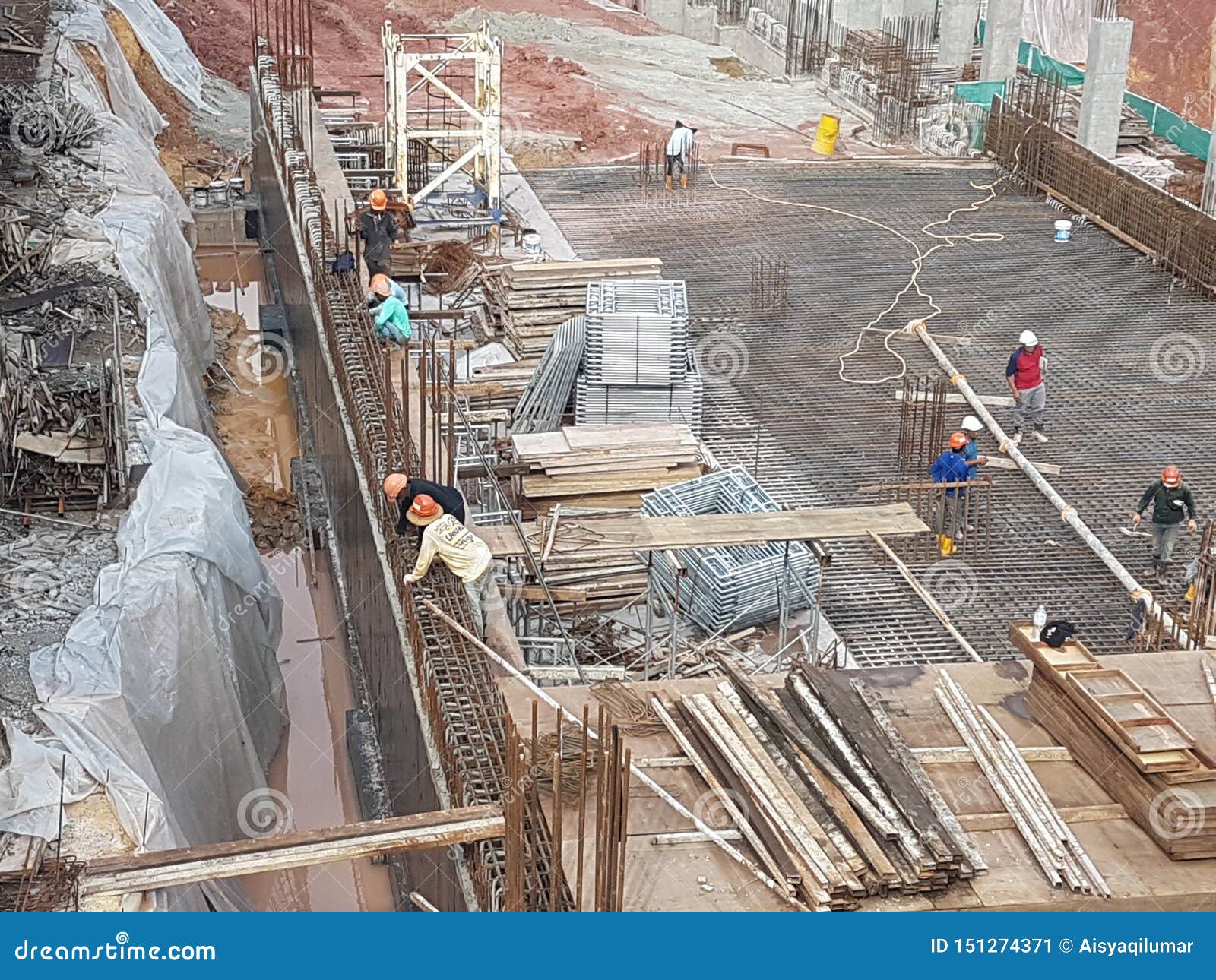 Building Basement Under Construction Using the Open Cut Method ...