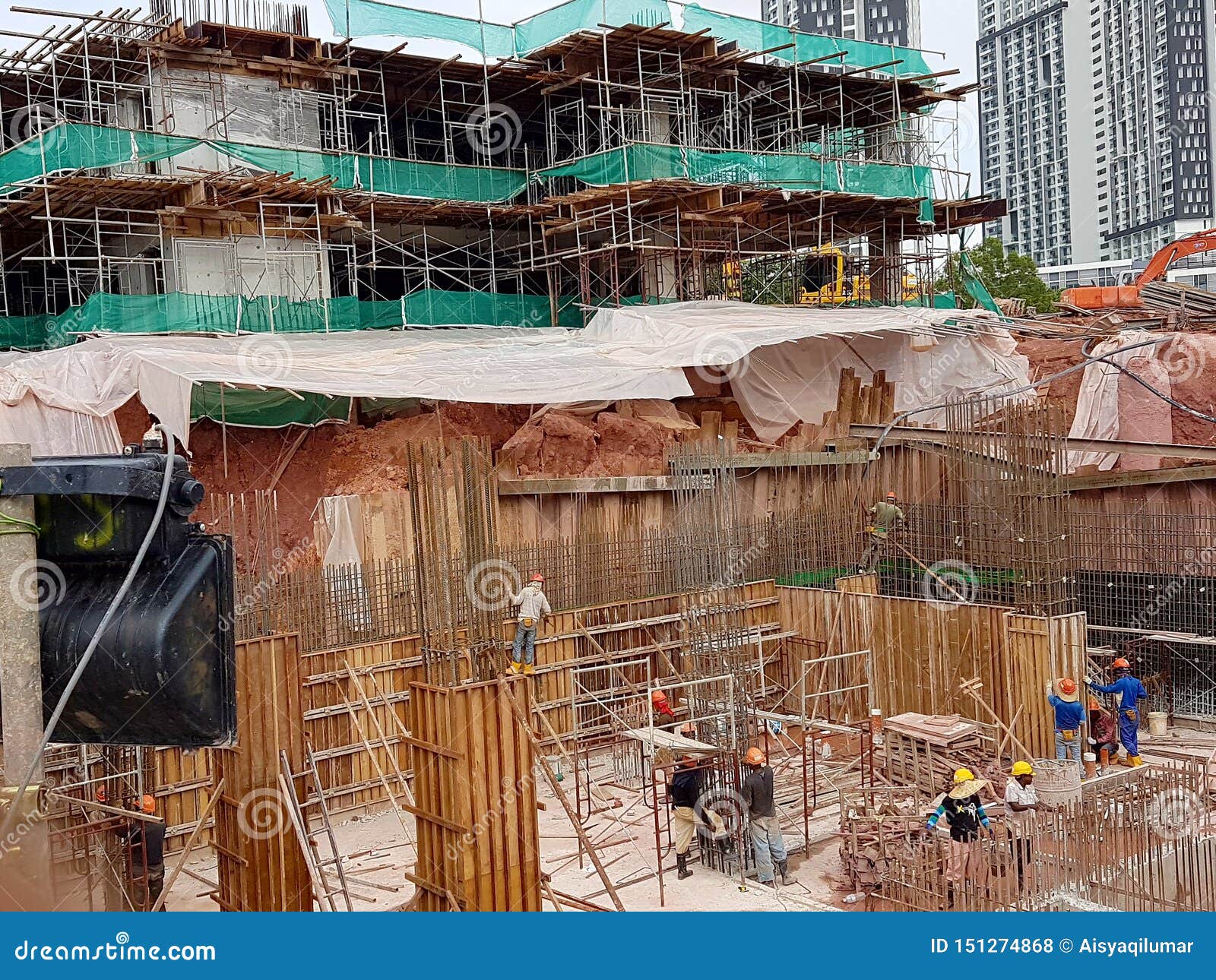 Building Basement Under Construction Using the Open Cut Method ...