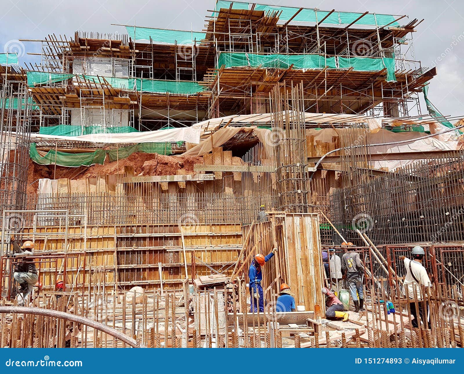 Building Basement Under Construction Using the Open Cut Method ...