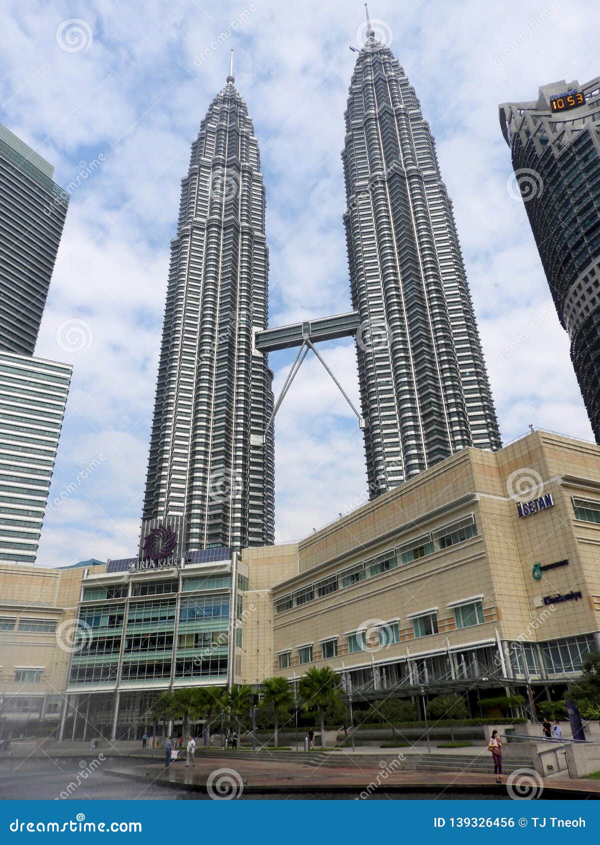KLCC editorial photo. Image of malaysia, lumpur, building - 139326456