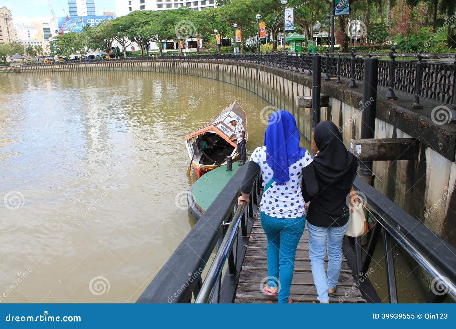 Kuching Waterfront editorial image. Image of metropolitan - 39939555